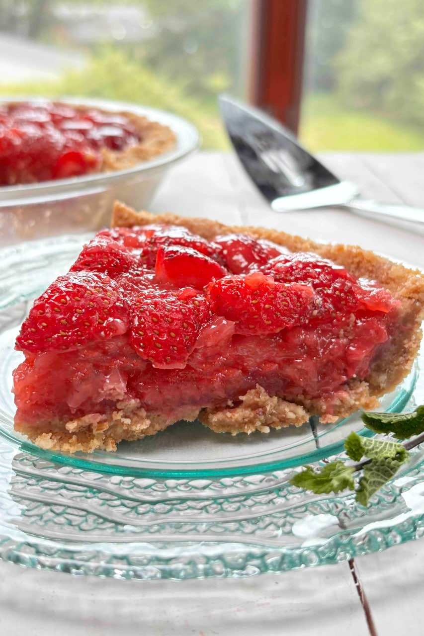 Easy Strawberry Pie in a Graham Cracker Crust | Laura M. Ali, MS, RDN, LDN